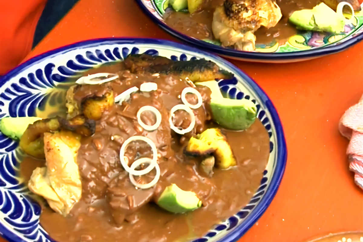 Mole rosa con pollo - El Gourmet