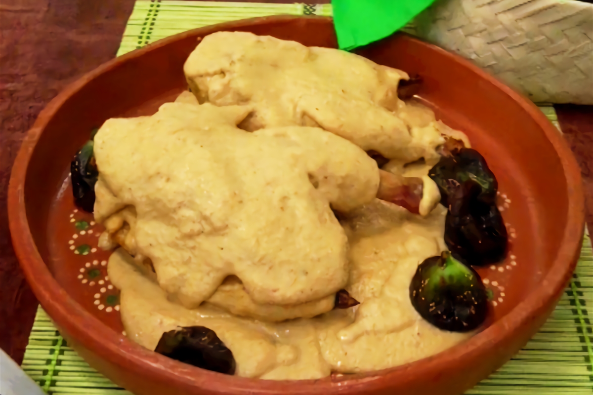 Mole blanco con pollito de leche - El Gourmet