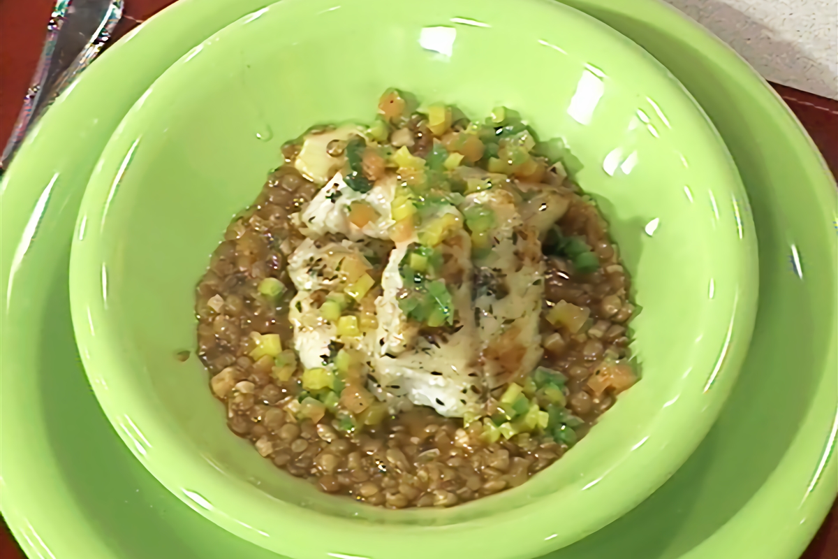 Filetto di cernia in padella con salsa di lenticchie e spezle (Filete ...