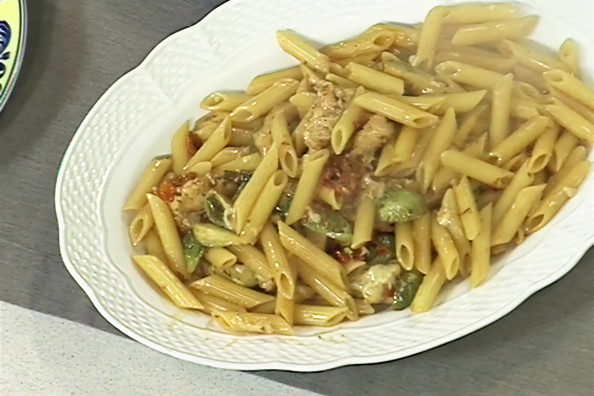 Penne con cavoli di bruxelles e filetto di maiale (Penne con repollitos ...