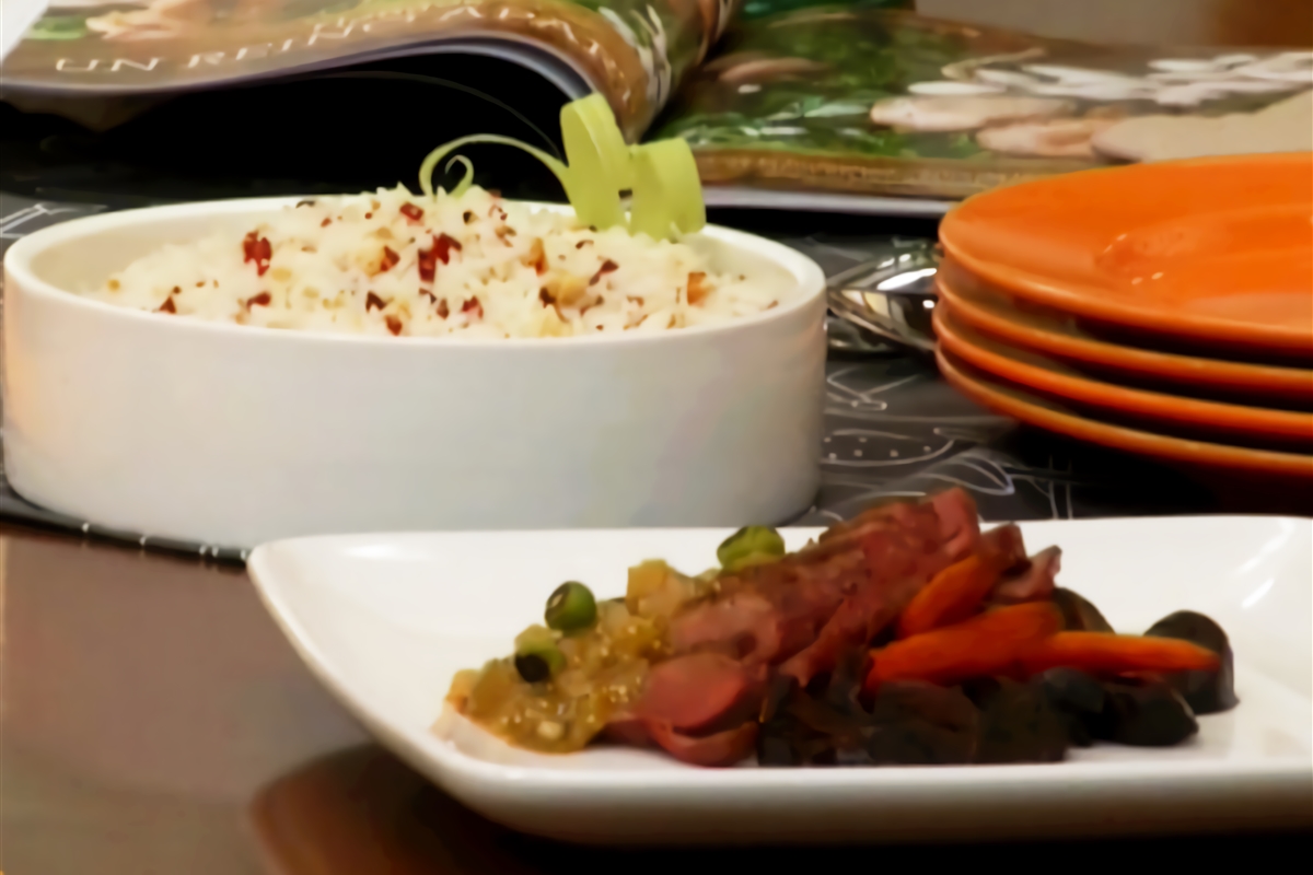 Entomatado de pato con arroz y vegetales agridulces - El Gourmet