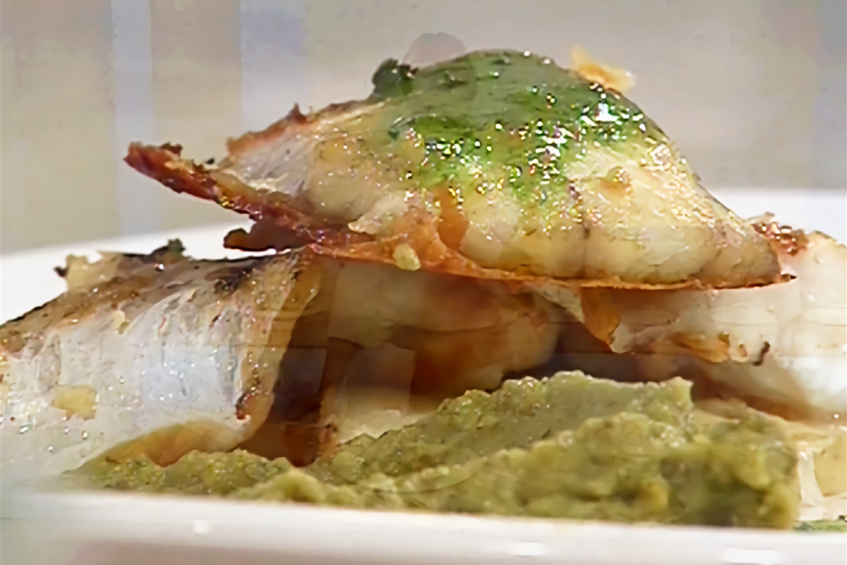 Abadejo con puré de calabacines asados y emulsión de hierbas con ajos ...