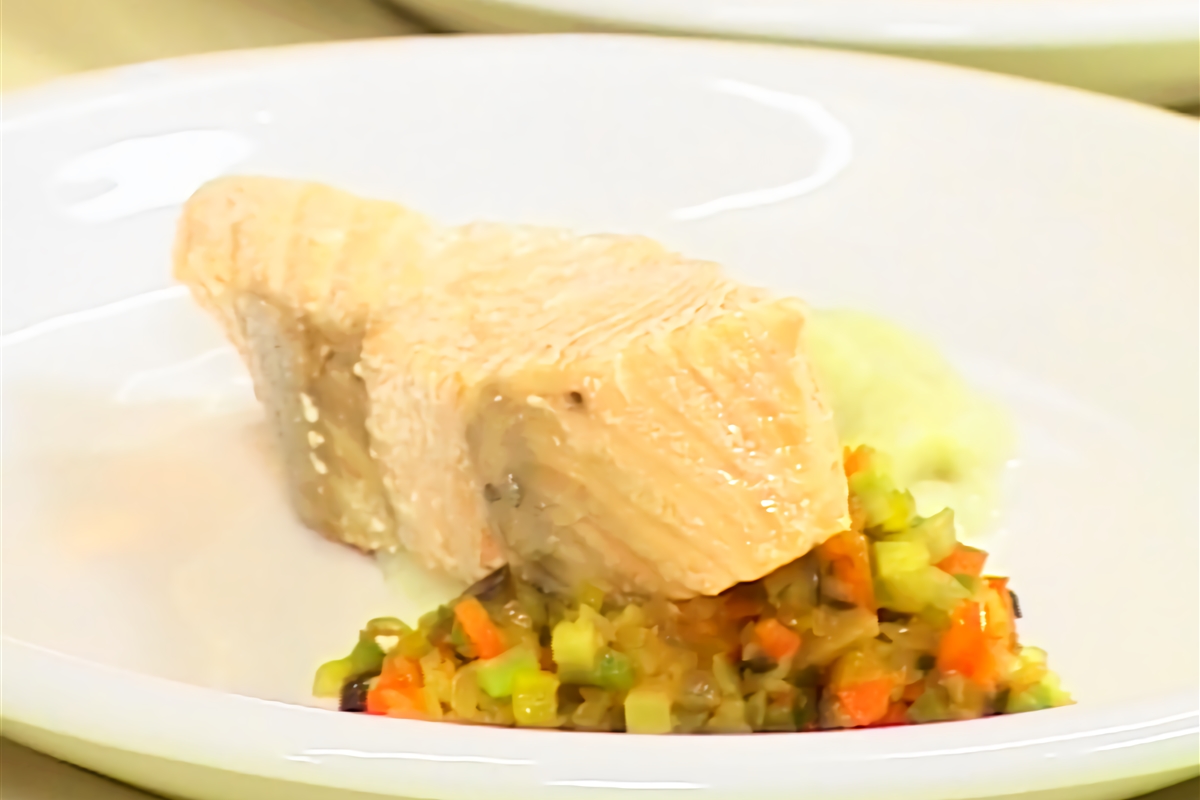 Salmón confitado con puré de coliflor - El Gourmet