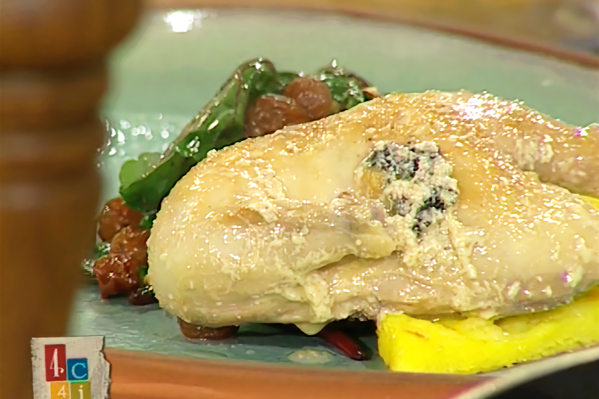 Medio pollo bebe, hojas de remolacha salteadas con piñones y polenta ...