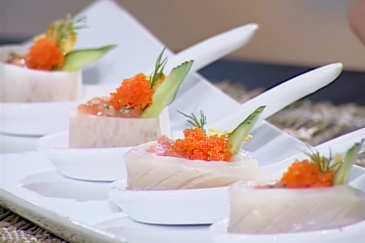 Gunkan de sepia rellena de salmón en salsa de oliva y yuzu - El Gourmet