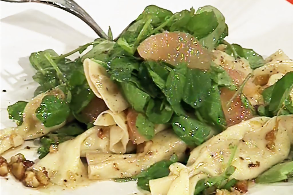 Brochette de mero con ensalada de arroz y pickles - El Gourmet