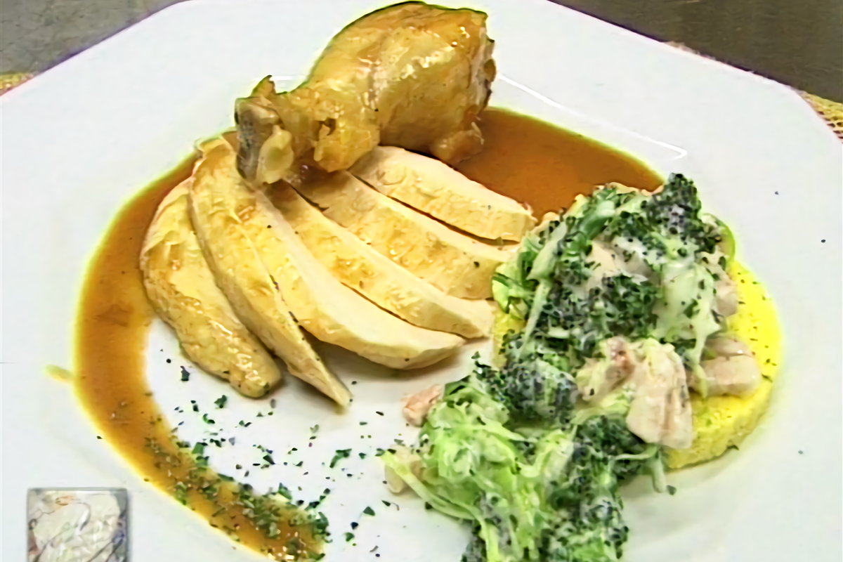 Pollo Poele con salsa de oporto, polenta aromatizada y ragout de ...