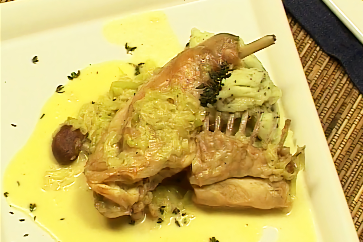 Conejo trozado en dos cocciones con embeurre de papas y aceite con ...