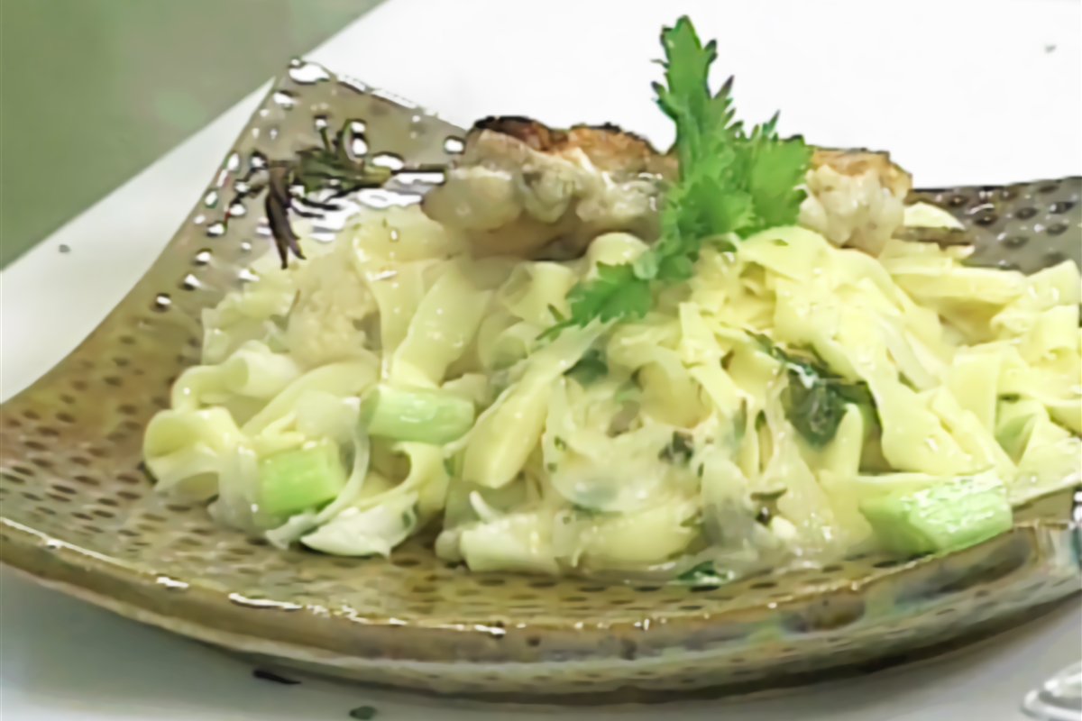 Tagliatelle encebollados con ancas de rana - El Gourmet