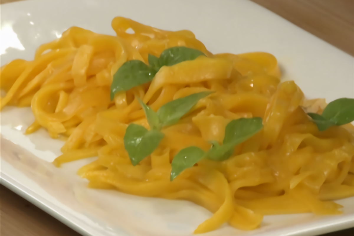 Sopa de piñón y coco con bizcochuelo de nuez y tepache de mango - El ...