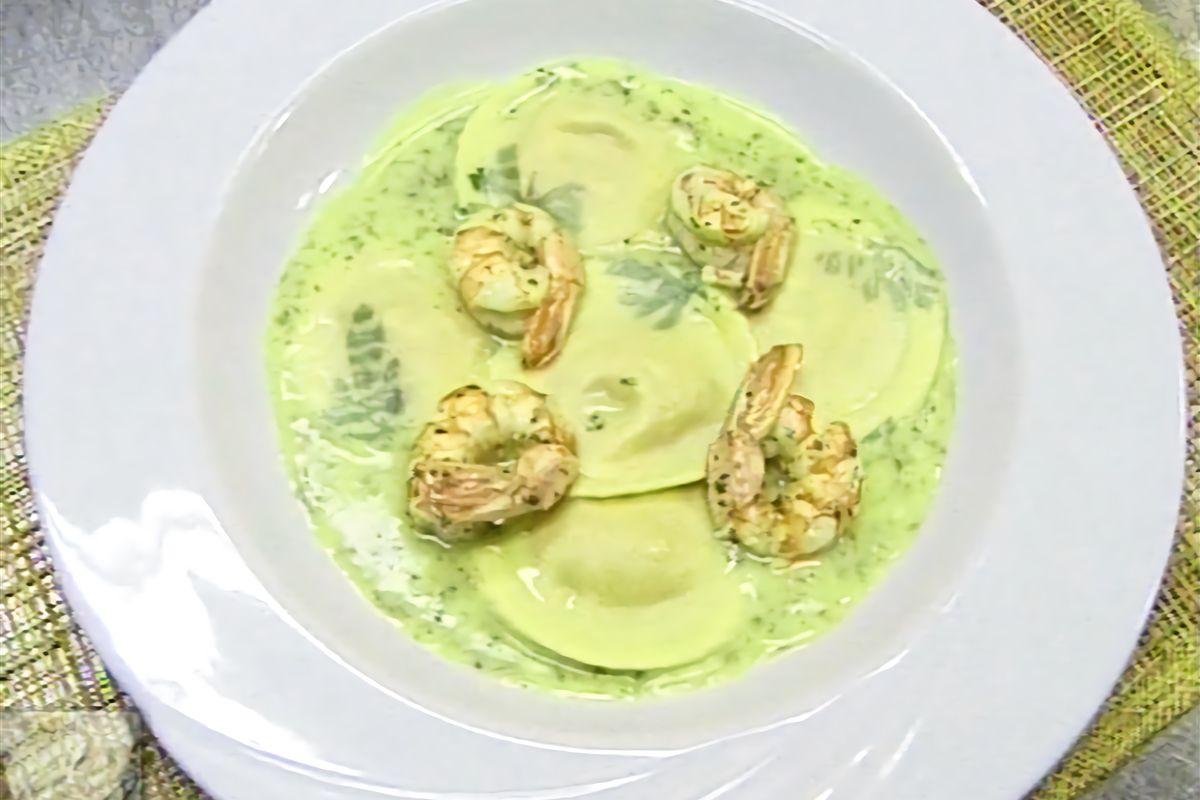 Ravioles de calabaza y almendras con salsa de rúcula y langostinos - El ...