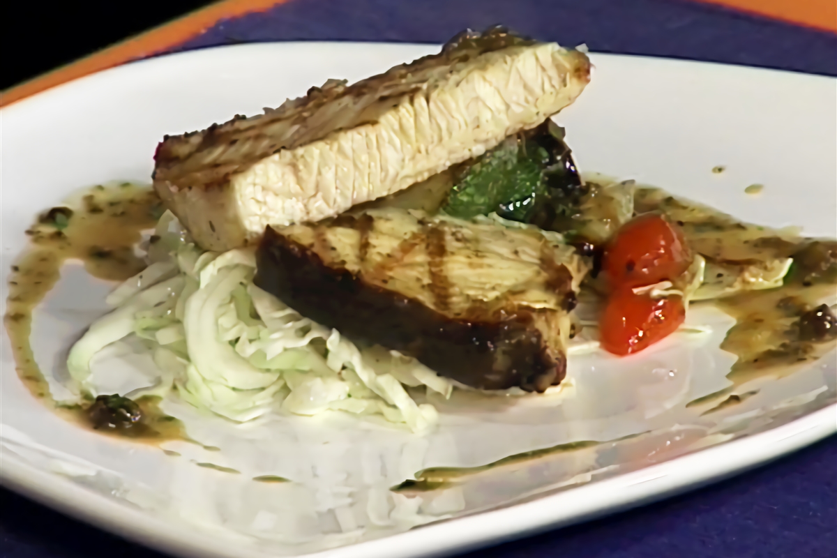 Pez espada con ensalada de vegetales grillados - El Gourmet