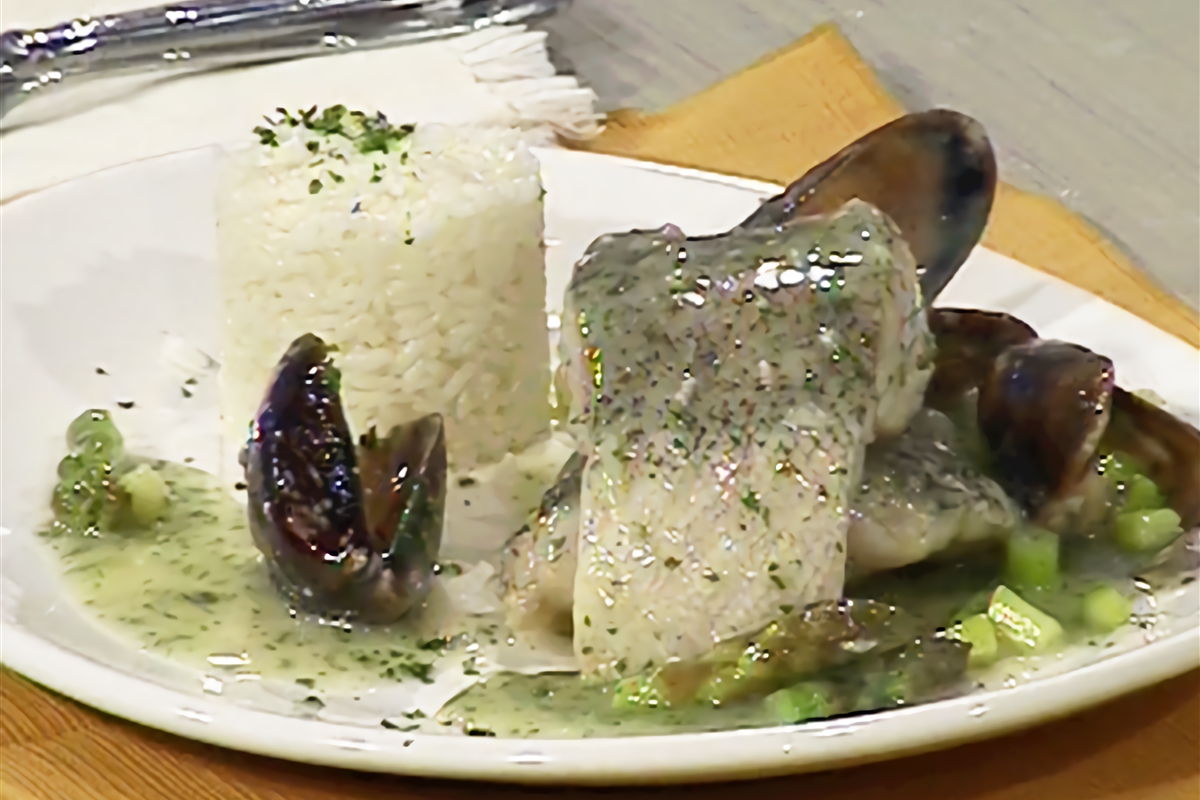 Merluza en salsa verde con mejillones y arroz blanco - El Gourmet