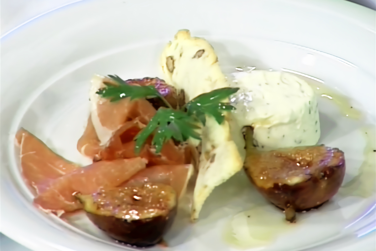 Pannacotta de hierbas con jamón crudo e higos grillados - El Gourmet