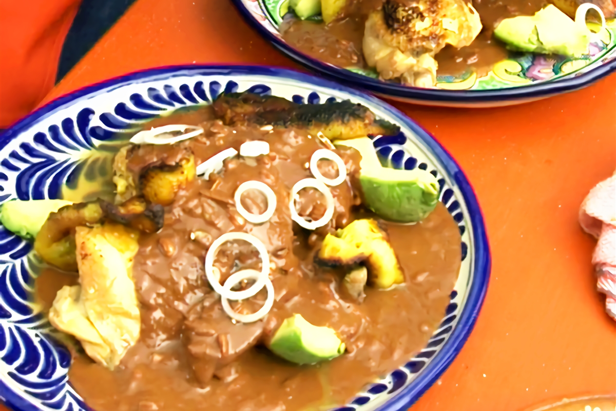 Pollo con salsa de chocolate - El Gourmet