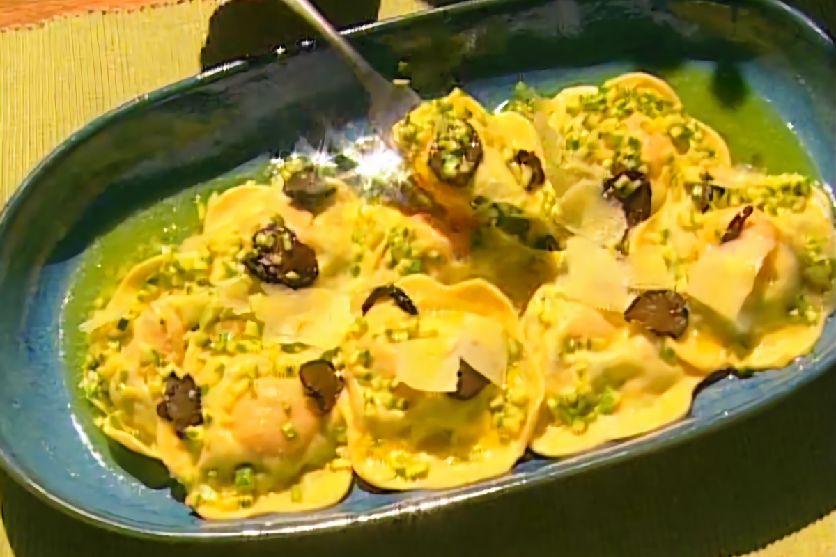 Raviolón con huevo de faisán - El Gourmet