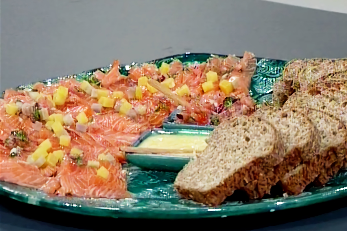 Salmón curado con mayonesa de maracuyá - El Gourmet