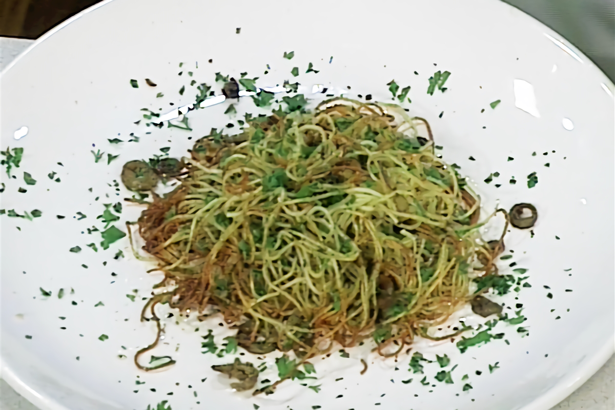 Fidellini crocantes con aceitunas, alcaparras y anchoas - El Gourmet