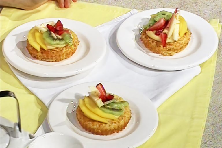 Tarta individual de coco y frutas tropicales - El Gourmet