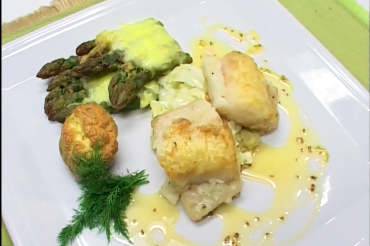 Congrio con sirop de limón anisado, repollo con pickle de jengibre y ...