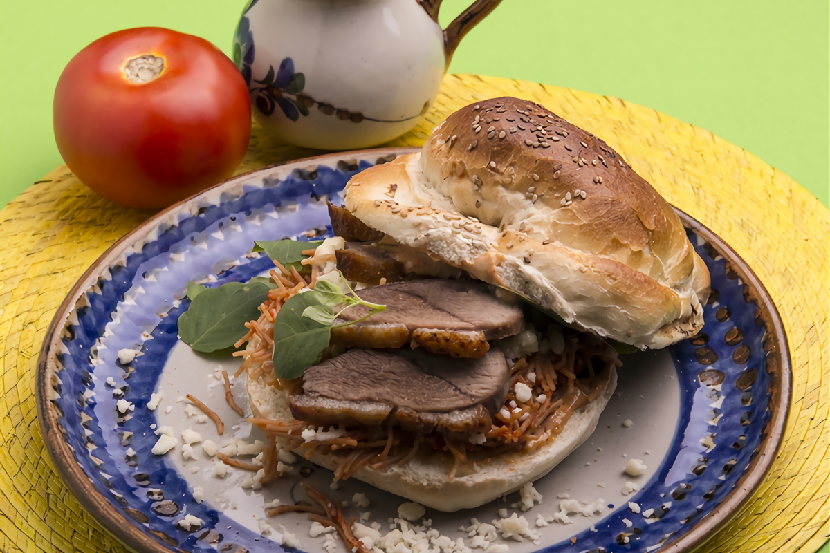 Semita Rellena de Fideo Seco con Magret de Pato - El Gourmet