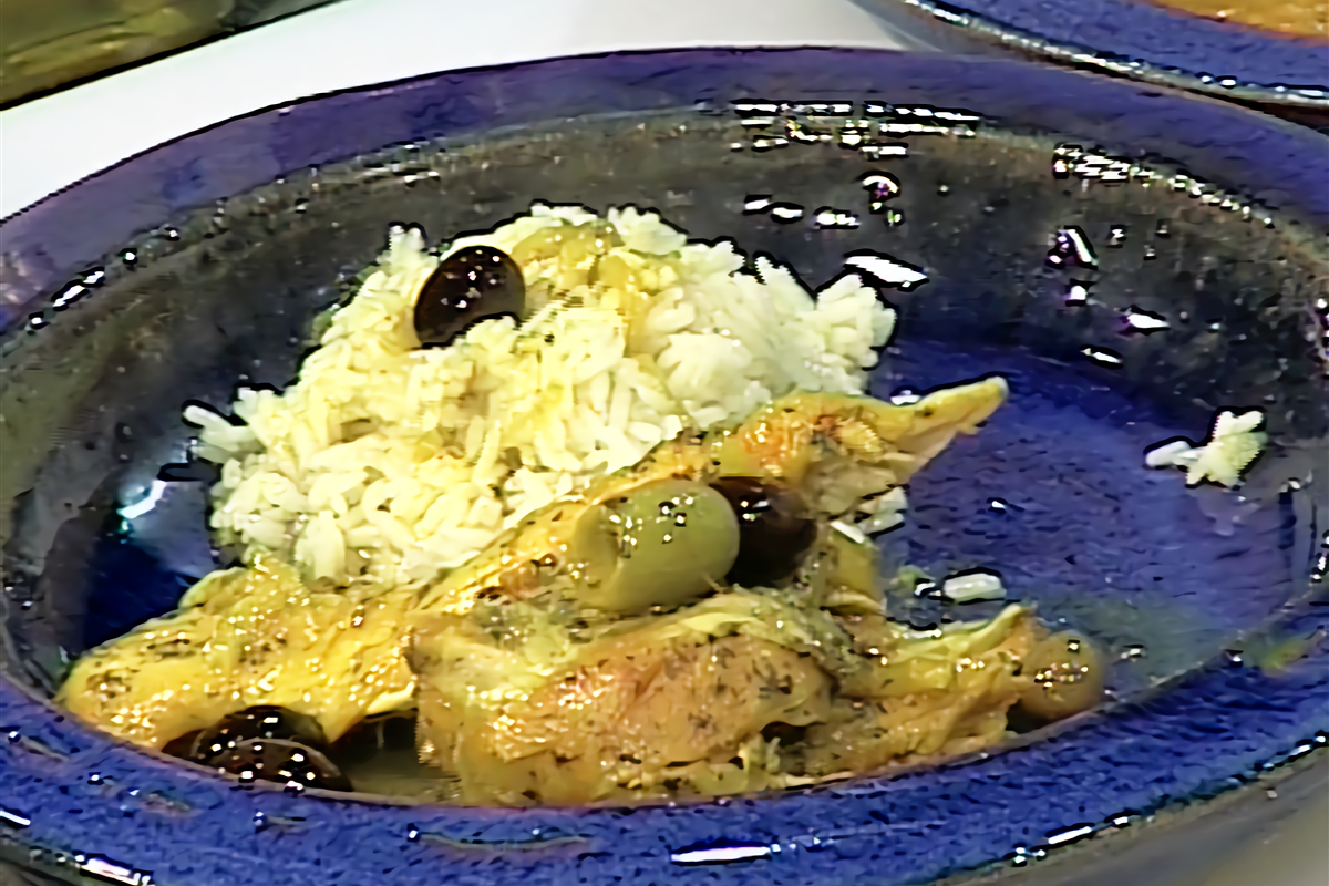 Pollo al azafrán con aceitunas verdes y negras - El Gourmet