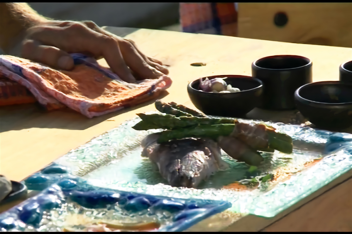 Cojinova a la sal de hierbas y paquetitos de espárragos con jamón. - El ...