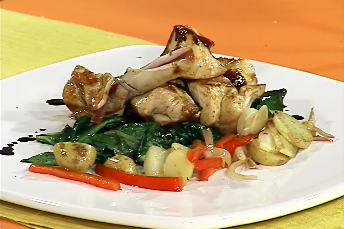 Espadas de pollo y ensalada de calamar grillado - El Gourmet