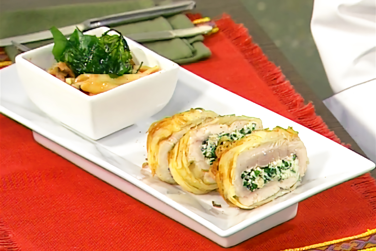 Suprema de pollo rellena sobre penne rigatti - El Gourmet