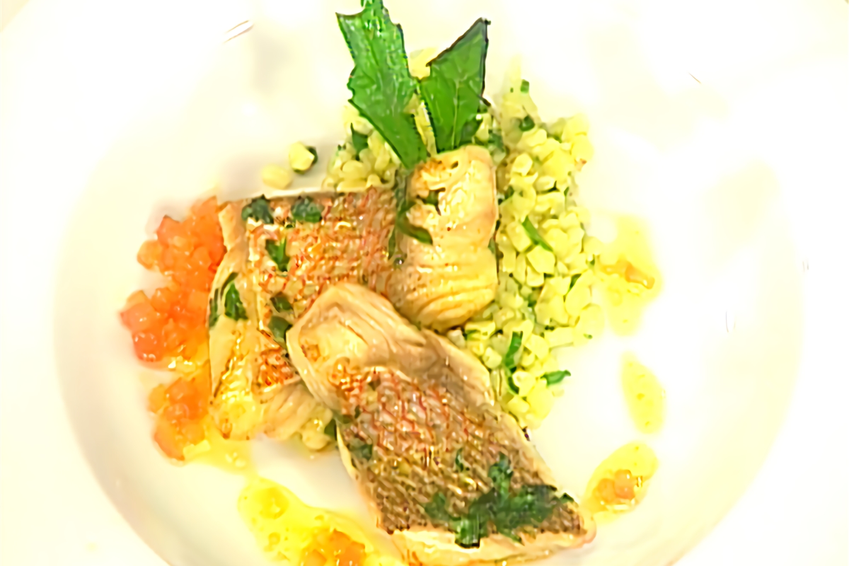 Huachinango sobre esquites y vinagreta de soya - El Gourmet