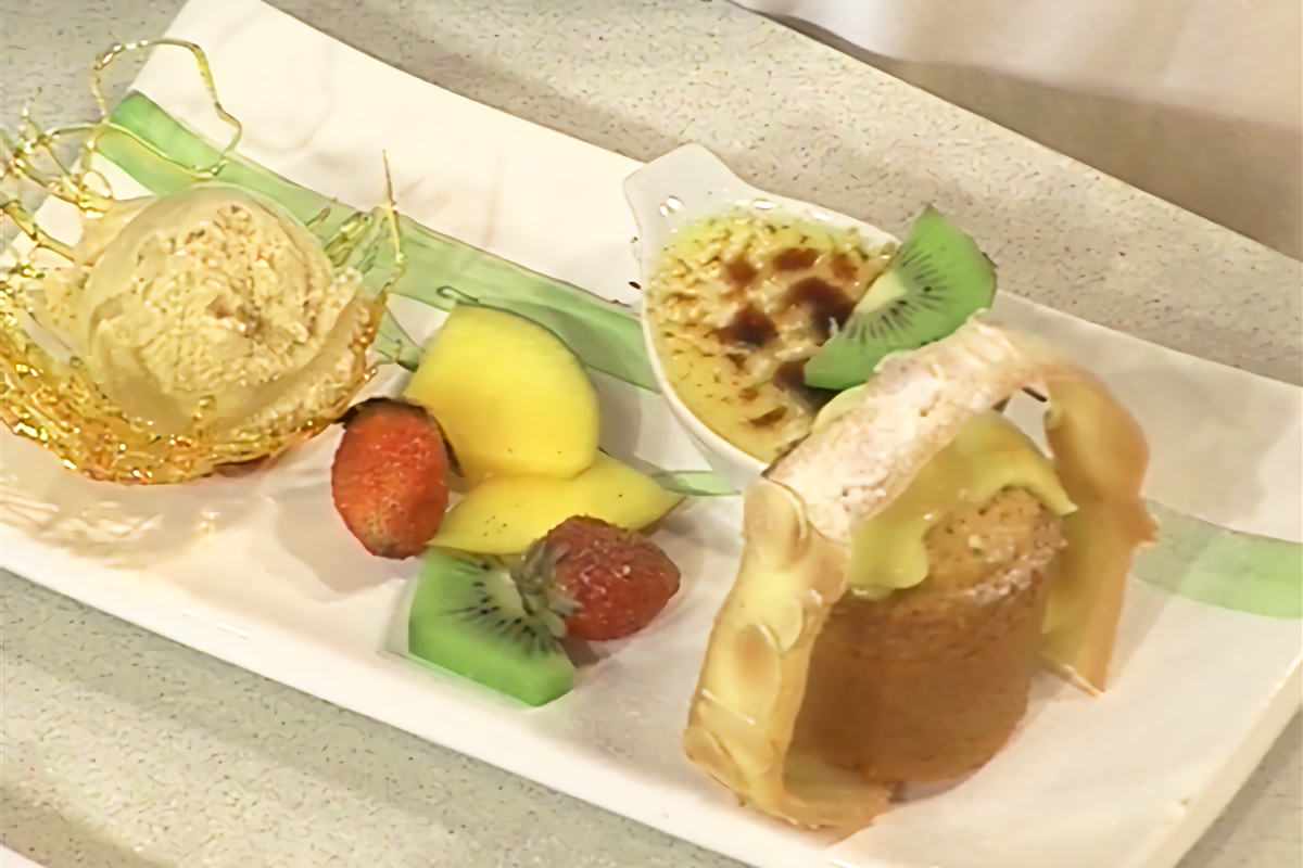 Almendrado con crème brûlée y helado de caramelo - El Gourmet