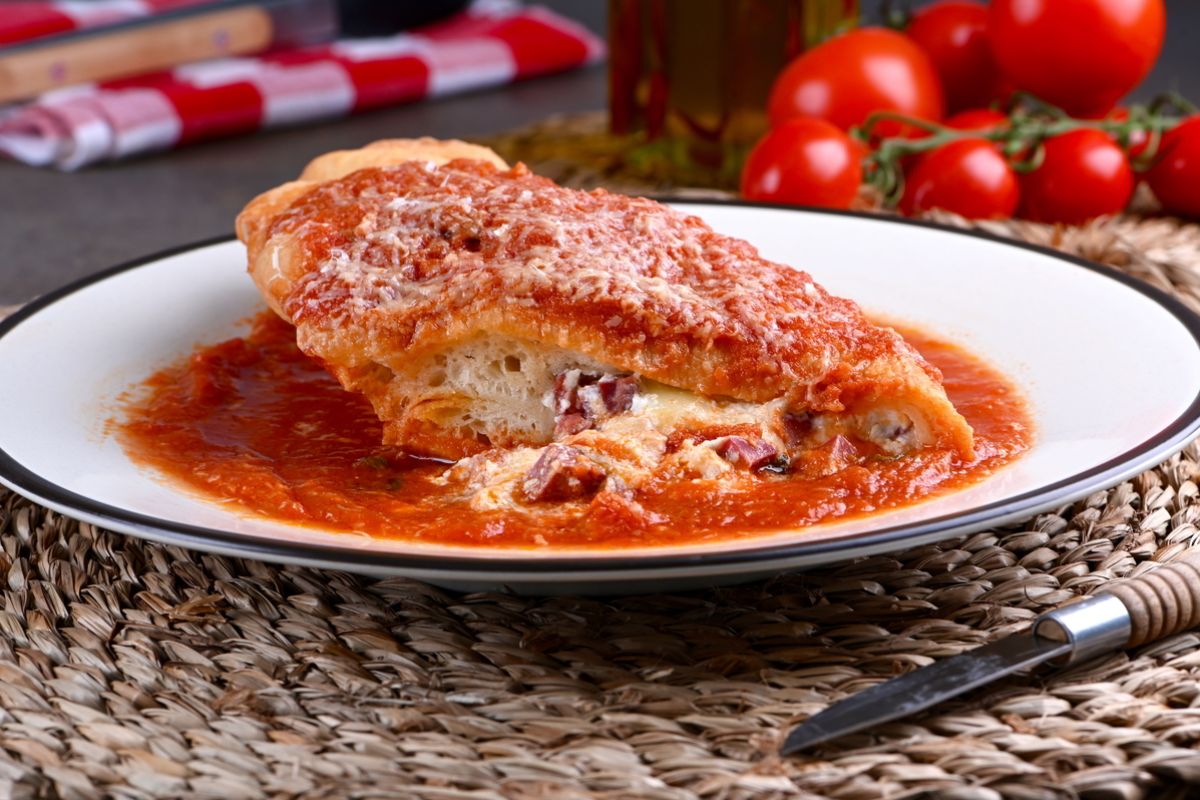 Calzone Frito con Chicharrones - El Gourmet