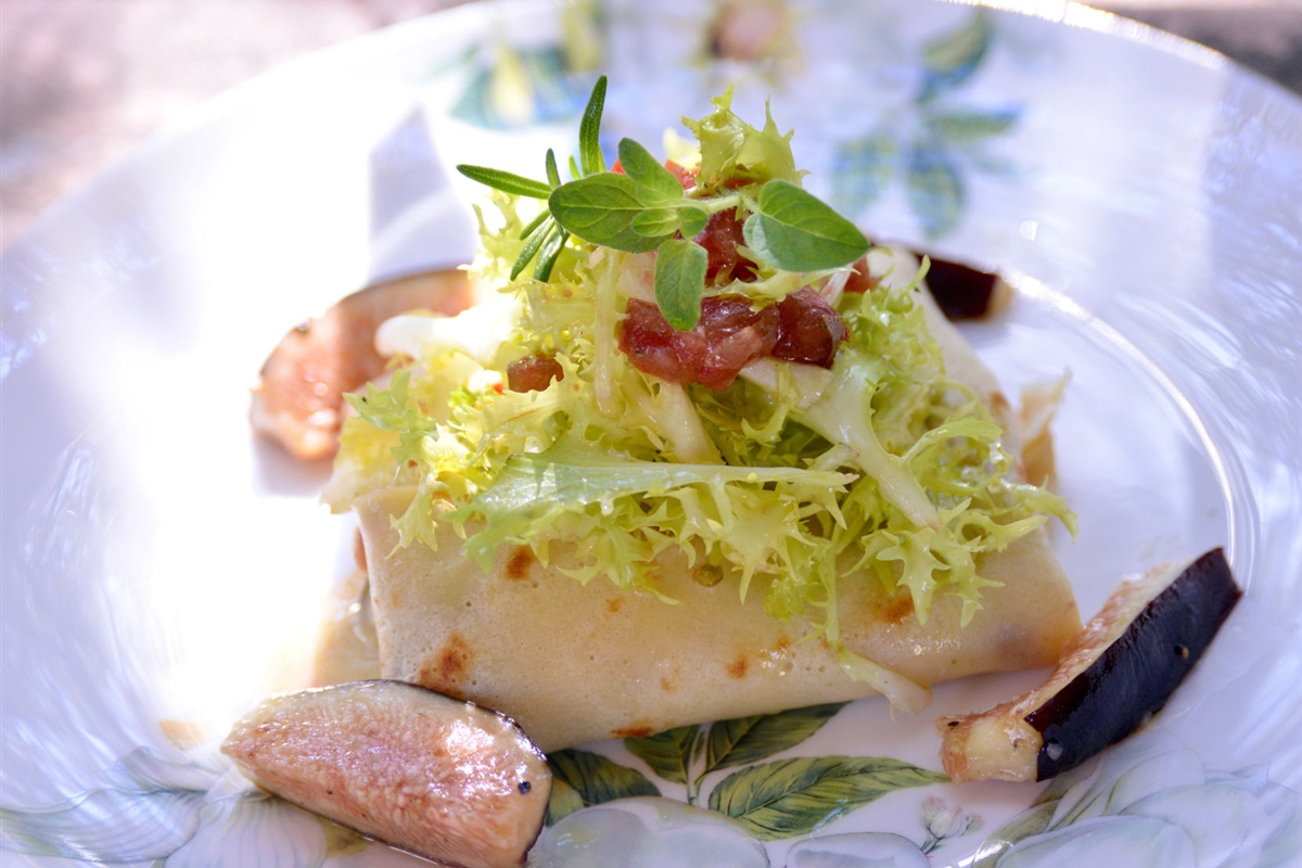 Crepe salado de camembert, tomate y salvia - El Gourmet
