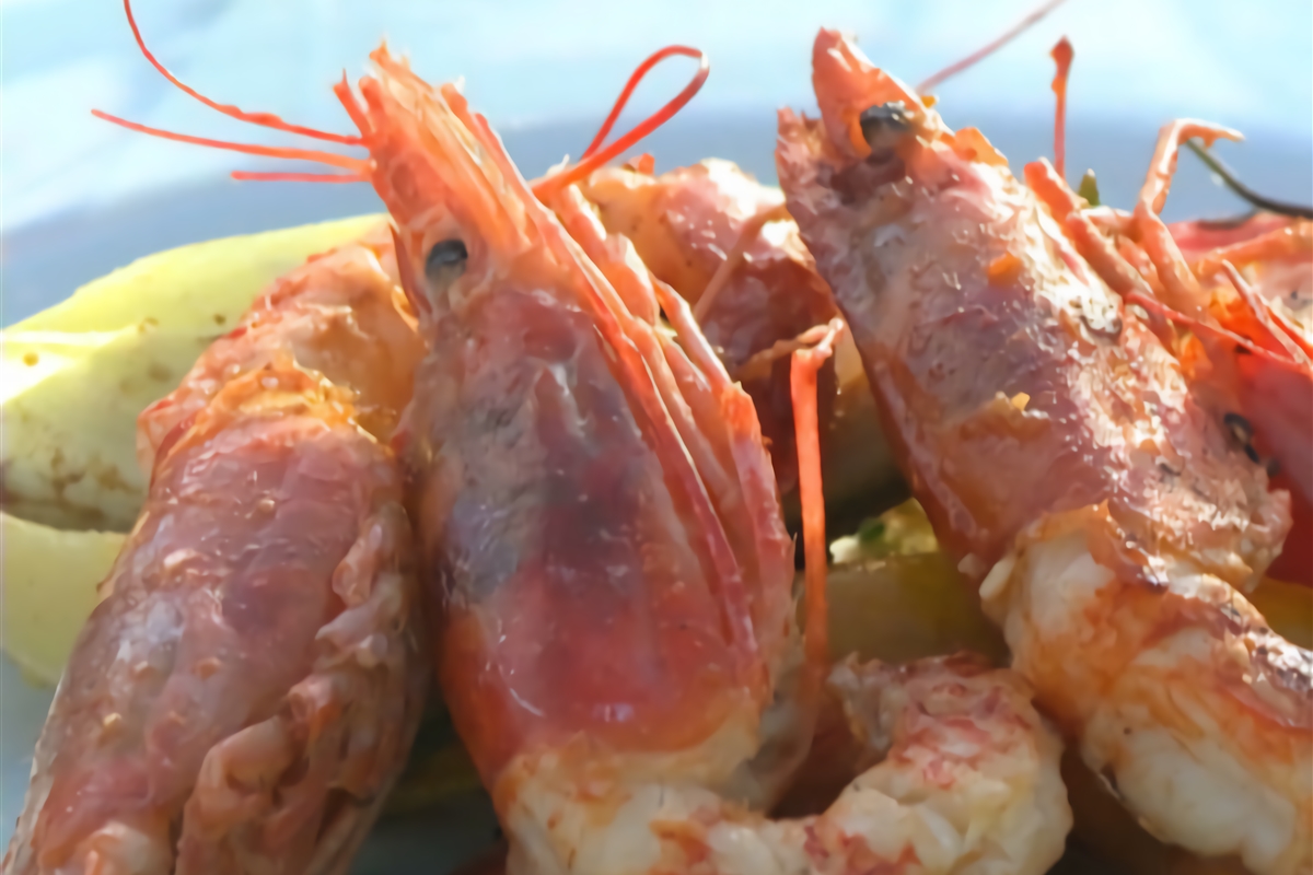 Langostinos sal y pepper, alegres zucchinis, tomates grillados ...