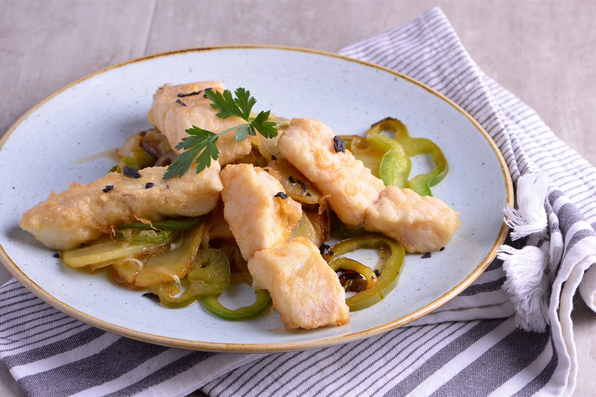 Merluza Rebozada con Patatas Panaderas - El Gourmet