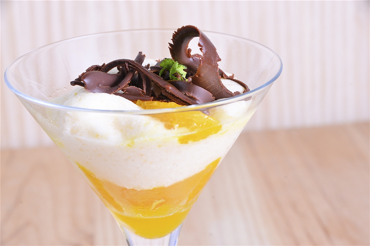 Mousse de limón y crujiente de chocolate - El Gourmet