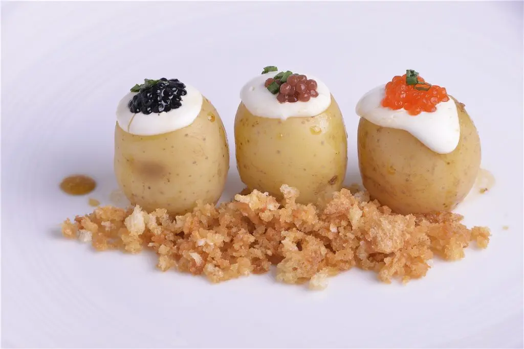 Papas baby y caviar - El Gourmet