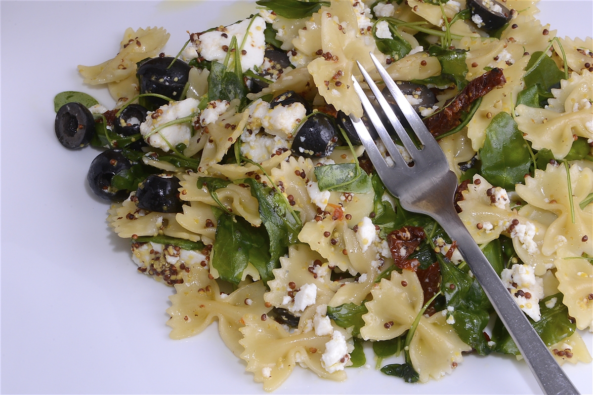 Pasta seca con ricotta, aceitunas y rúcula - El Gourmet