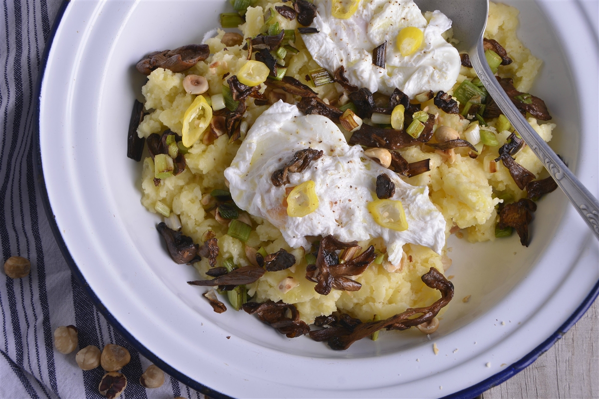 Puré de papas con hongos, avellanas y huevo - El Gourmet
