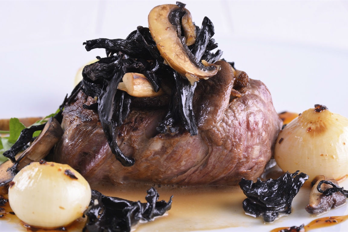 Solomillo, setas y cebollas encurtidas - El Gourmet