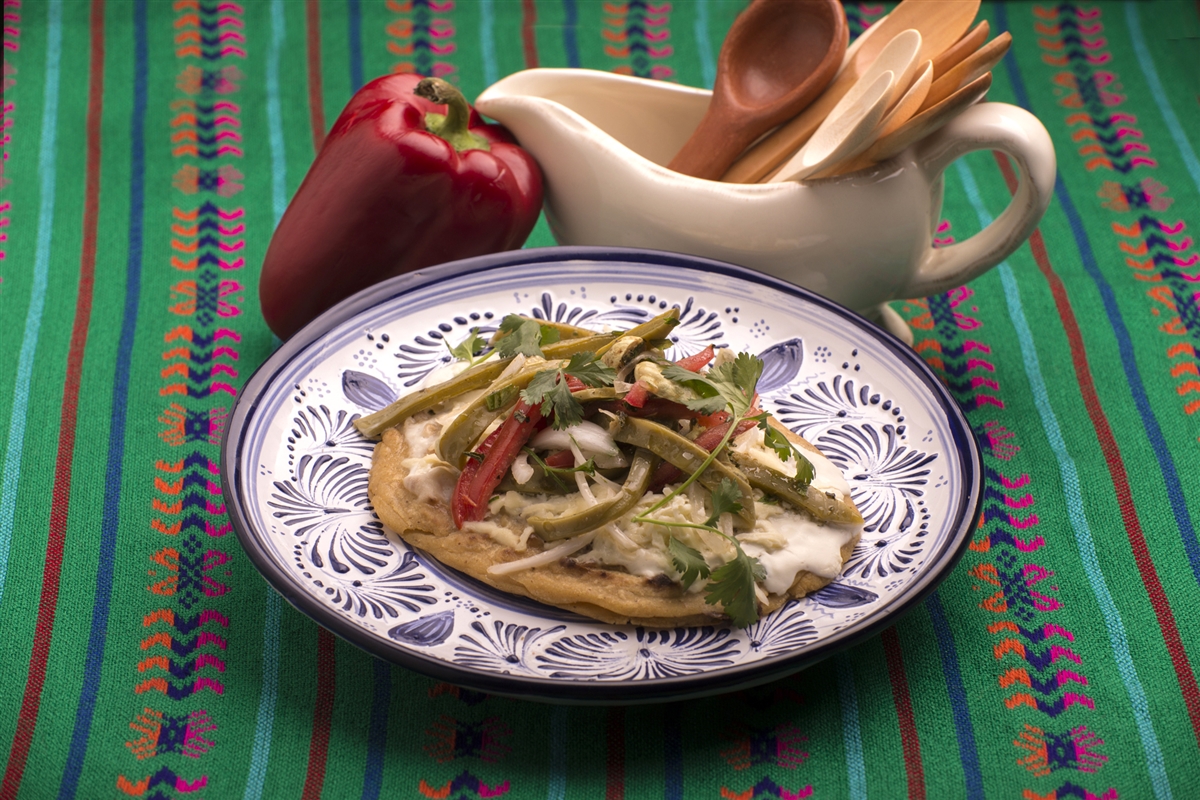 Tlacoyo con Relleno de Milpa - El Gourmet