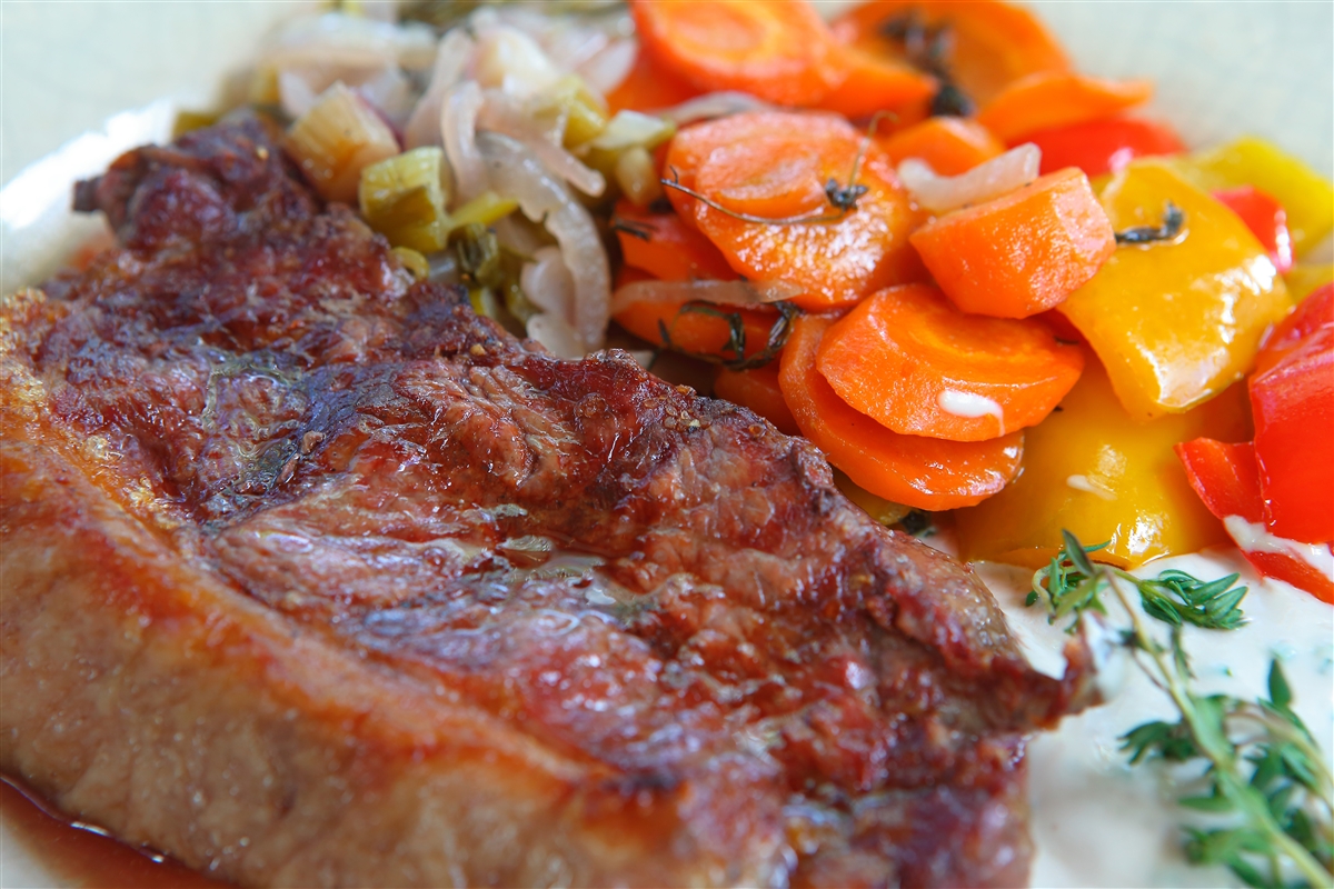 Verduras Asadas con Bife Angus y Salsa Ahumada - El Gourmet